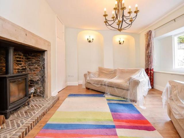 4 bedroom terraced house to rent