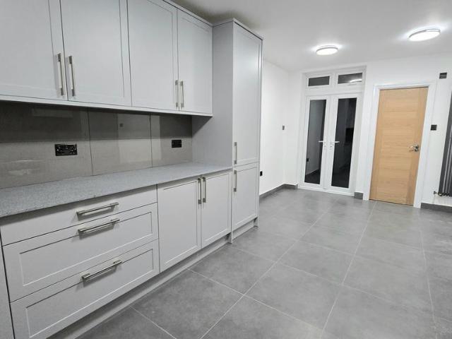 4 bedroom terraced house to rent