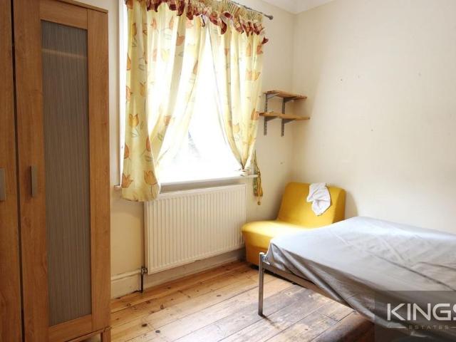 4 bedroom terraced house to rent