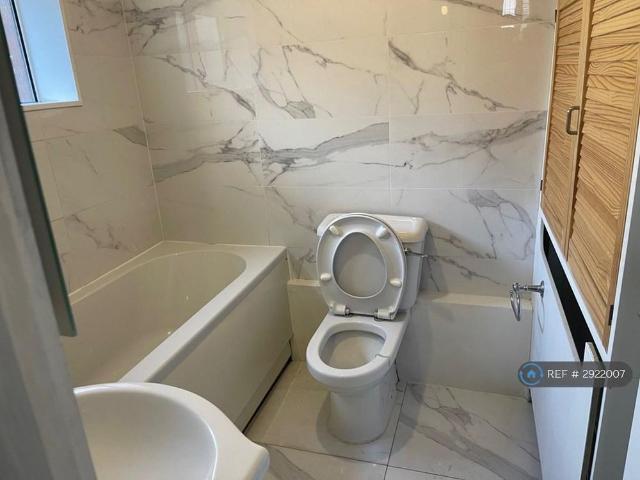 4 bedroom terraced house to rent