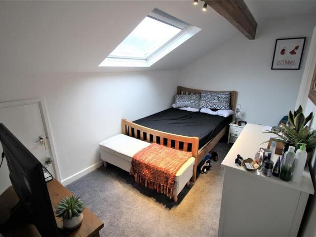 4 bedroom terraced house to rent