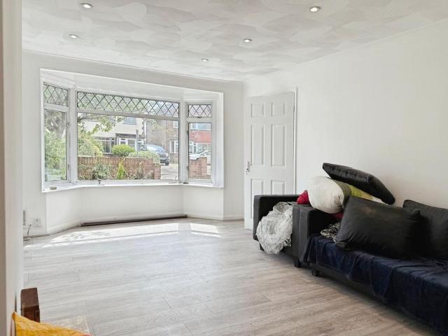 4 bedroom terraced house to rent
