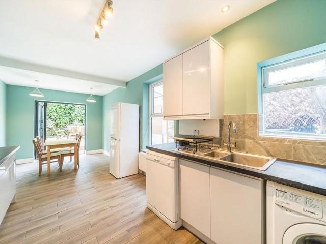 4 bedroom terraced house to rent