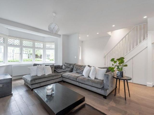 4 bedroom terraced house to rent