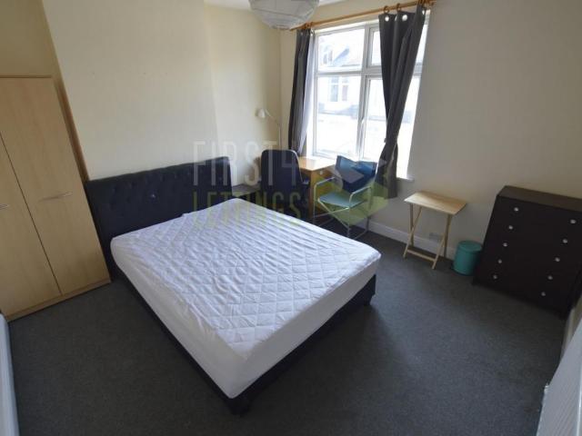 4 bedroom terraced house to rent