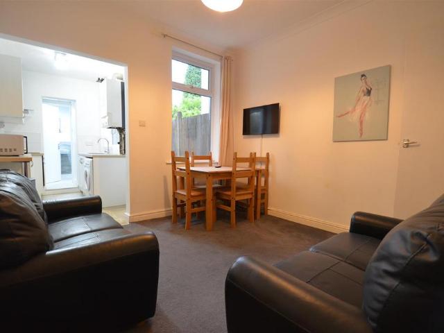 4 bedroom terraced house to rent