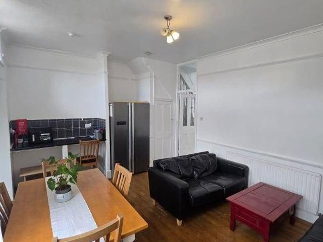 4 bedroom terraced house to rent