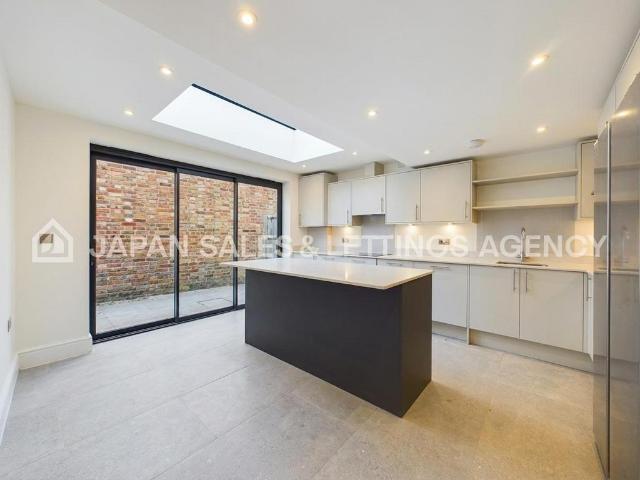 4 bedroom terraced house to rent