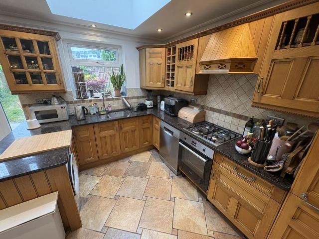 4 bedroom terraced house to rent