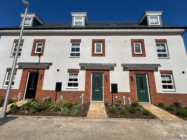4 bedroom terraced house to rent