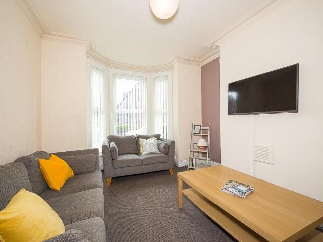4 bedroom terraced house to rent