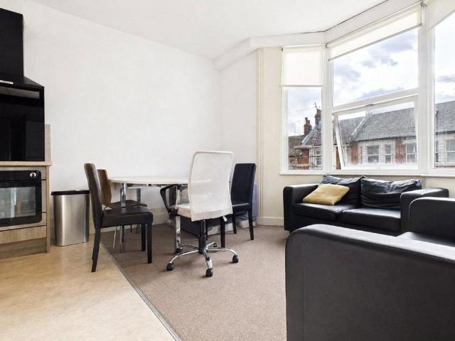 4 bedroom terraced house to rent
