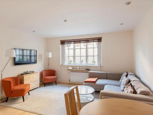 4 bedroom terraced house to rent