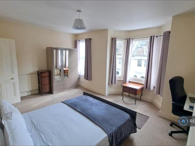4 bedroom terraced house to rent