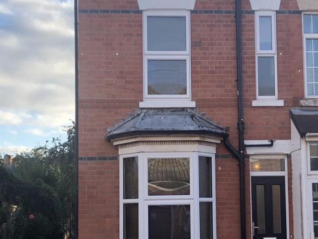 4 bedroom terraced house to rent