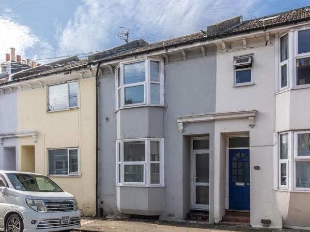 4 bedroom terraced house to rent