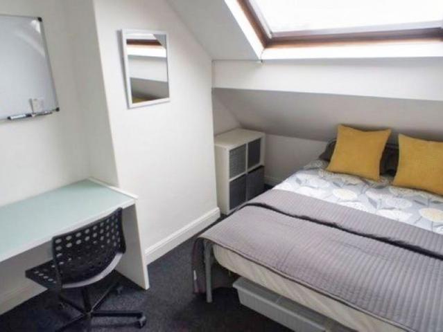 4 bedroom terraced house to rent
