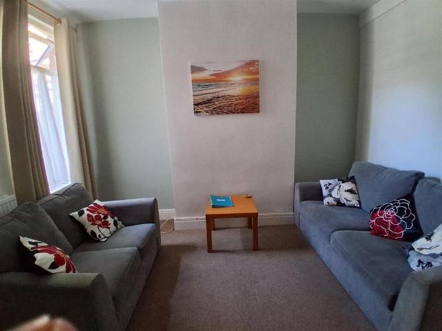 4 bedroom terraced house to rent