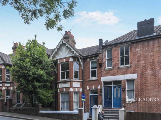 4 bedroom terraced house to rent