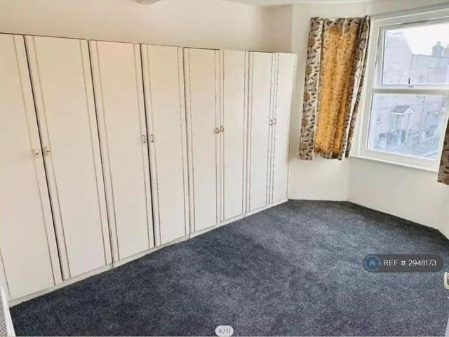 4 bedroom terraced house to rent