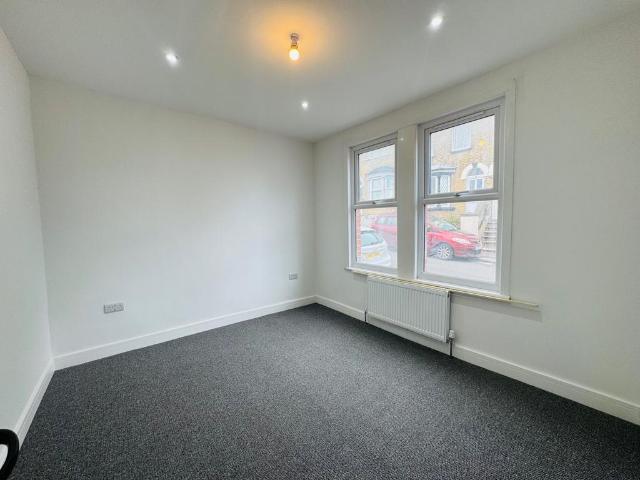 4 bedroom terraced house to rent
