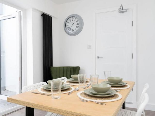 4 bedroom terraced house to rent