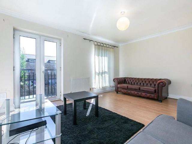 4 bedroom terraced house to rent