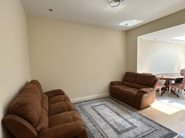 4 bedroom terraced house to rent