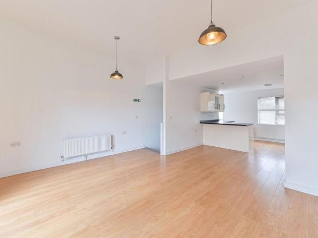 4 bedroom terraced house to rent