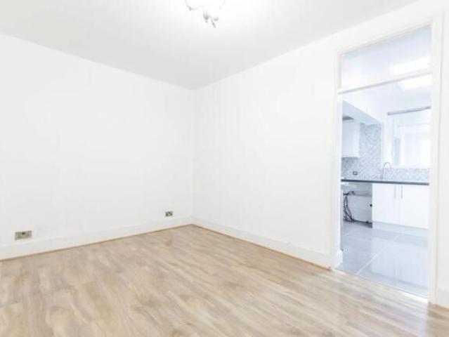 4 bedroom terraced house to rent