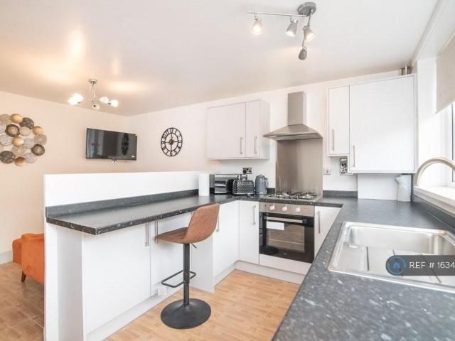 4 bedroom terraced house to rent