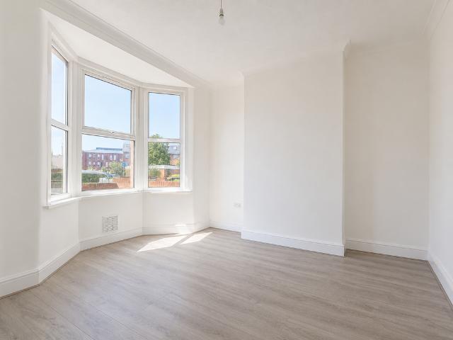 4 bedroom terraced house to rent