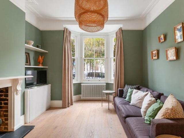 4 bedroom terraced house to rent