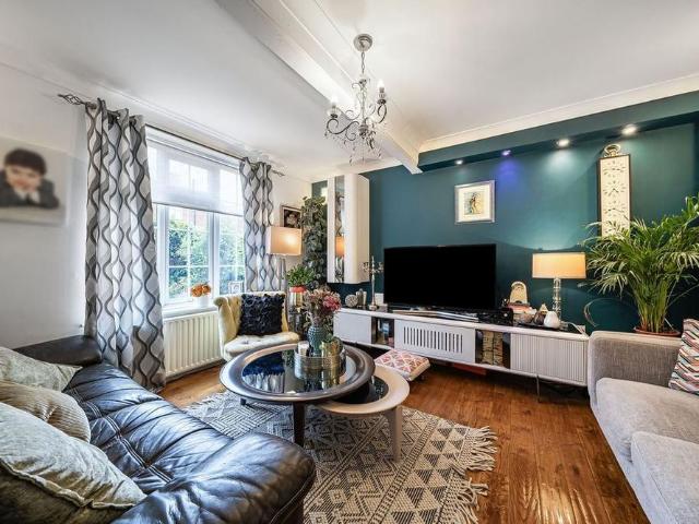 4 bedroom terraced house to rent