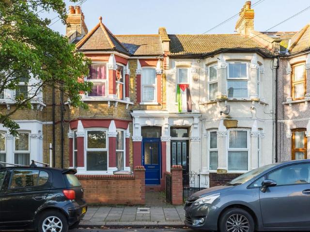 4 bedroom terraced house to rent