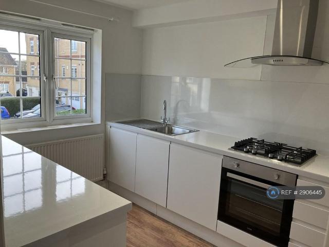 4 bedroom terraced house to rent