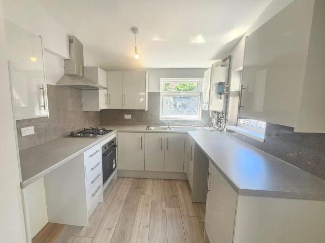 4 bedroom terraced house to rent