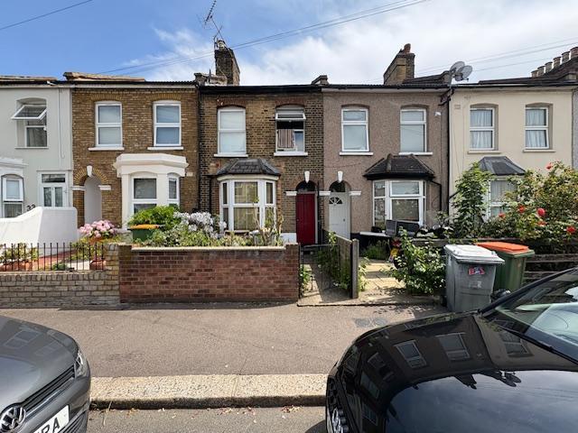 4 bedroom terraced house to rent