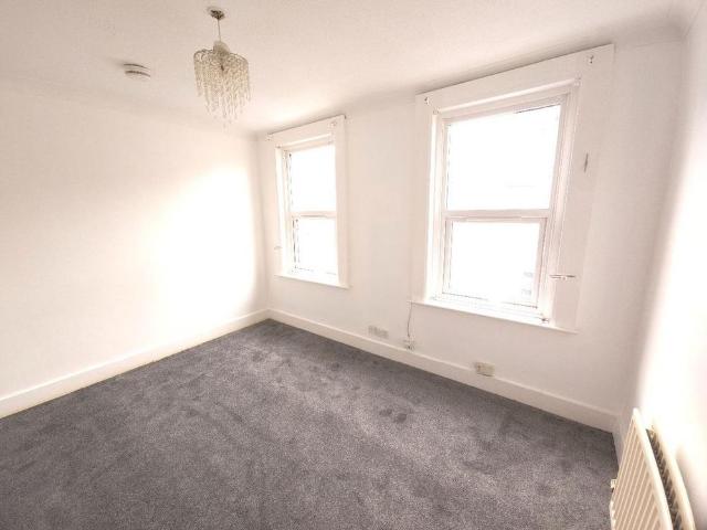 4 bedroom terraced house to rent