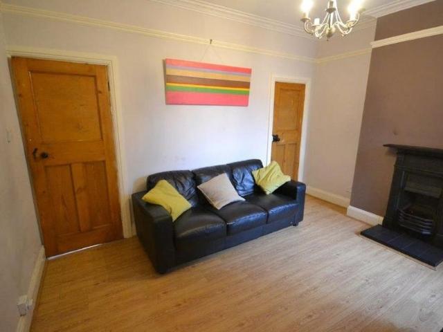 4 bedroom terraced house to rent