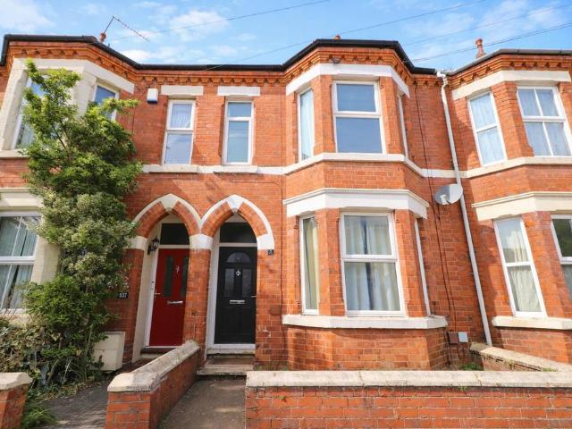 4 bedroom terraced house to rent