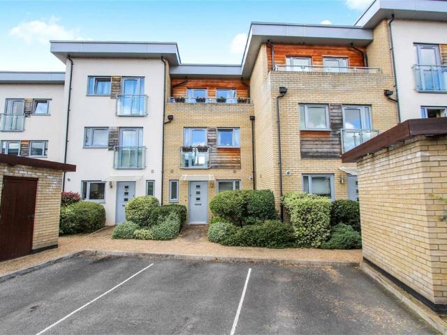 4 bedroom terraced house to rent
