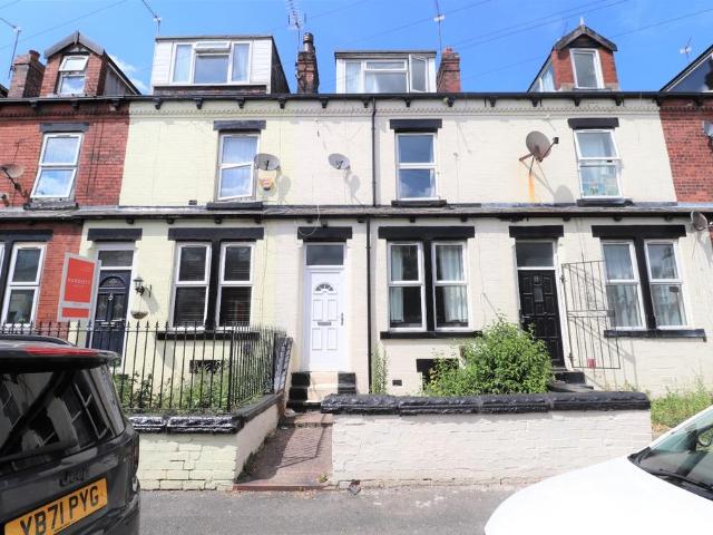 4 bedroom terraced house to rent