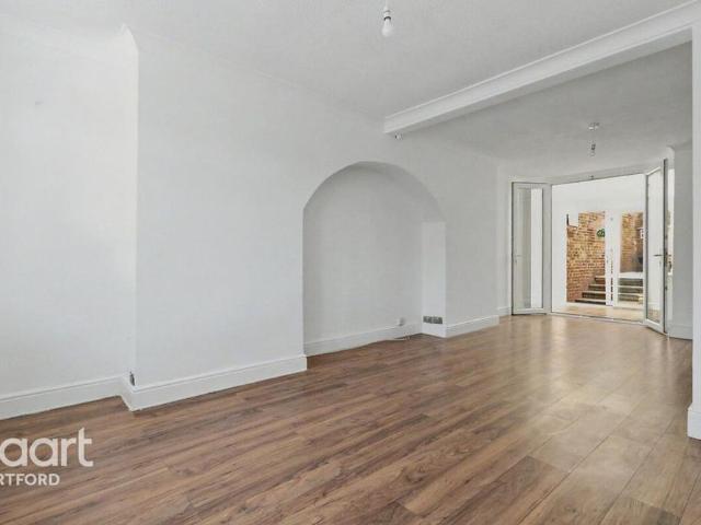 4 bedroom terraced house to rent