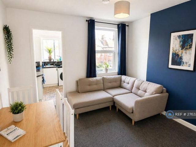4 bedroom terraced house to rent