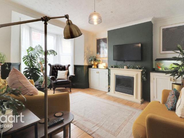 4 bedroom terraced house to rent