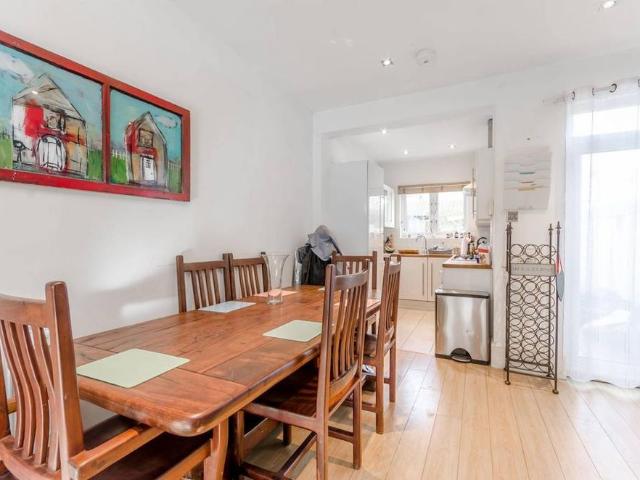 4 bedroom terraced house to rent