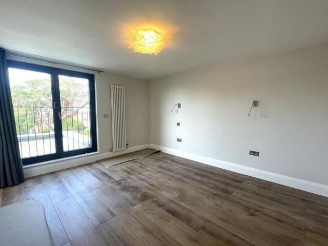 4 bedroom terraced house to rent