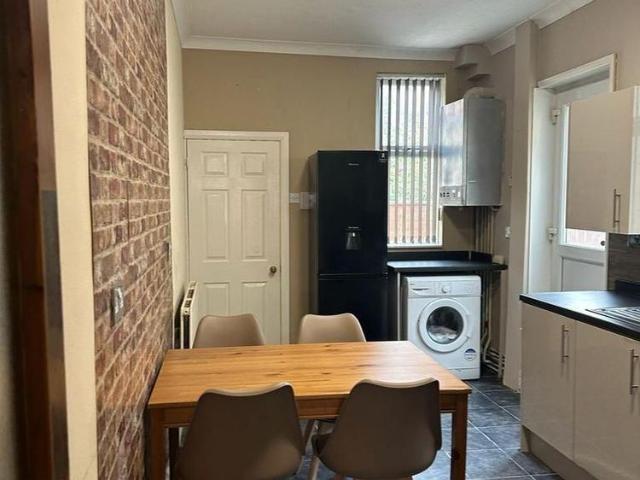 4 bedroom terraced house to rent