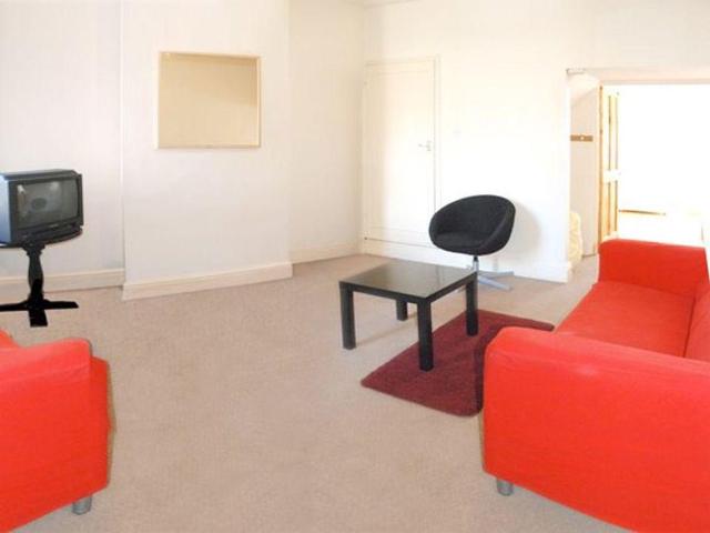 4 bedroom terraced house to rent
